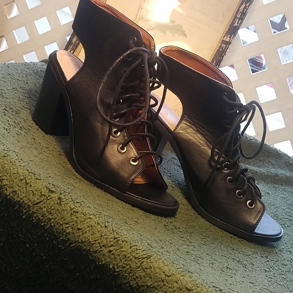 Yoki | Shoes | Yoki Ladies Shoes Unique Design Size 7 | Poshmark